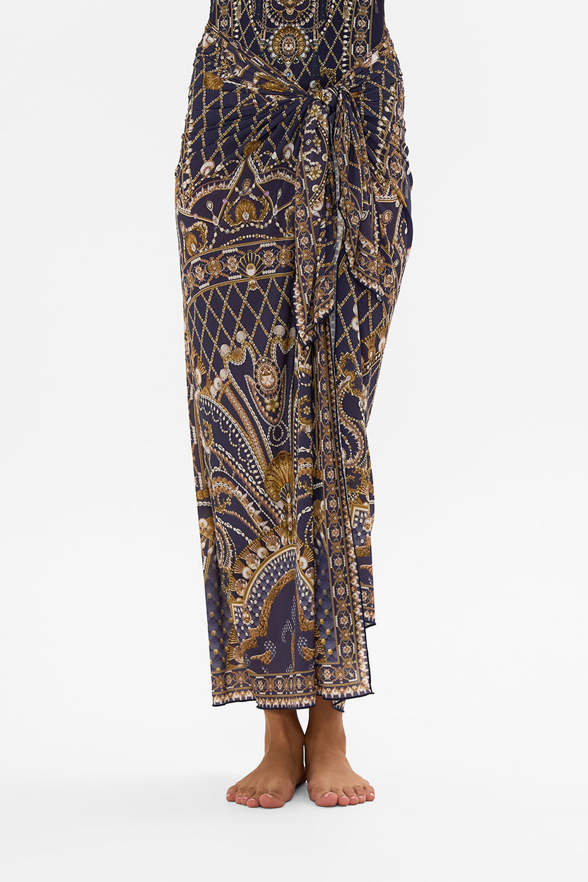 LONG SARONG DANCE WITH THE DUKE – CAMILLA