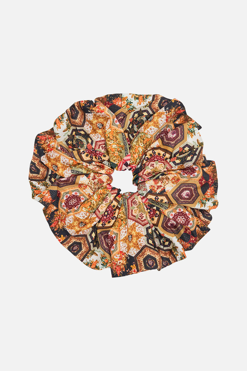 OVERSIZED SCRUNCHIE STITCHED IN TIME – CAMILLA